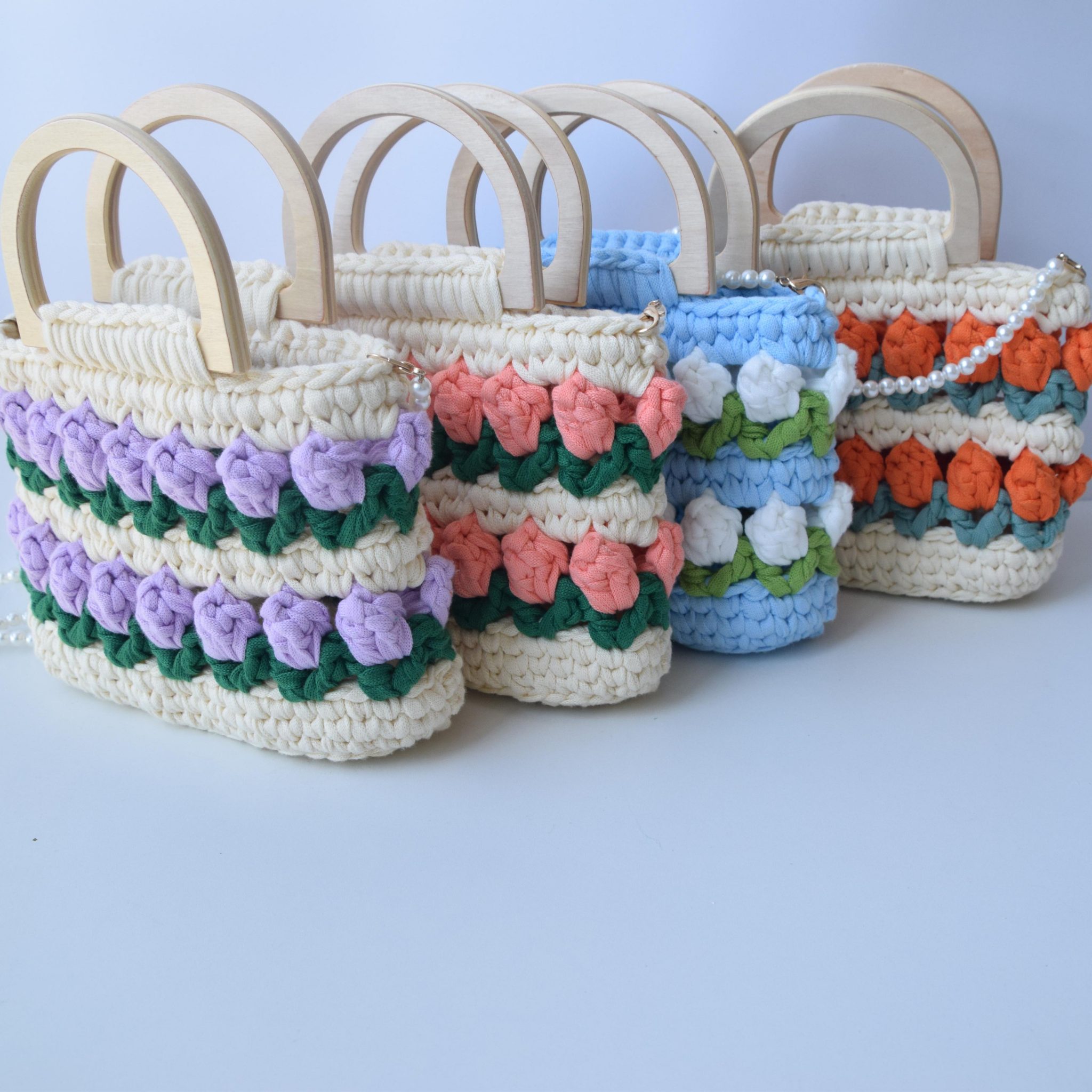 DIY Crochet Tulip Bag - MeyaLove.com